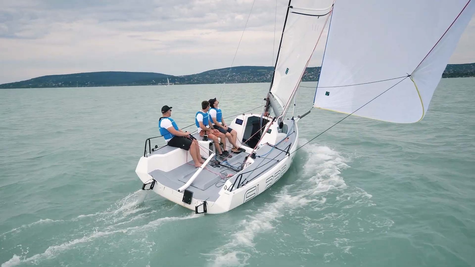 Flaar 24: Tuff dagseglare i kolfiber - Skippo